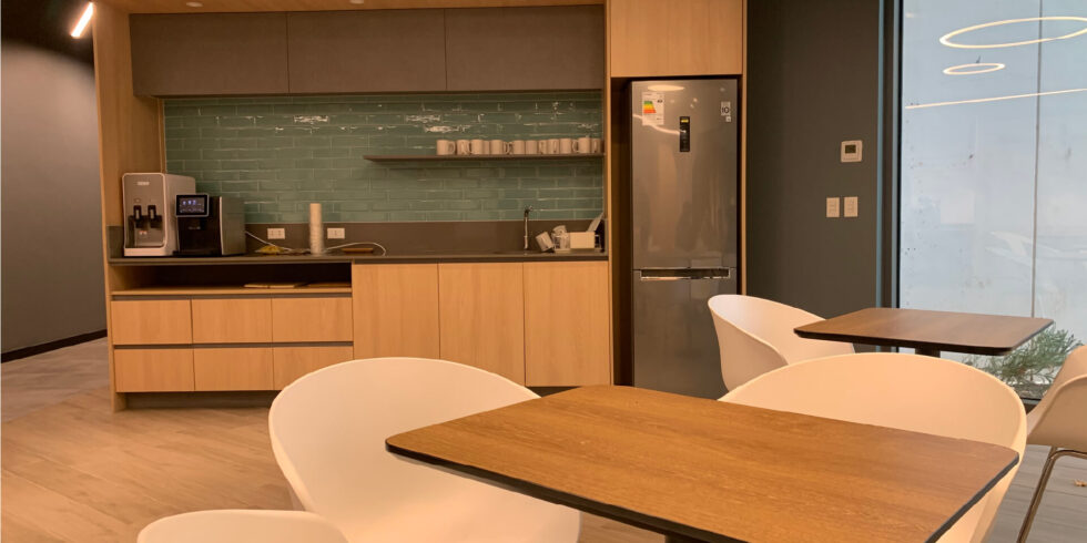 Spot Oficinas | Oficinas en Manquehue con Kennedy